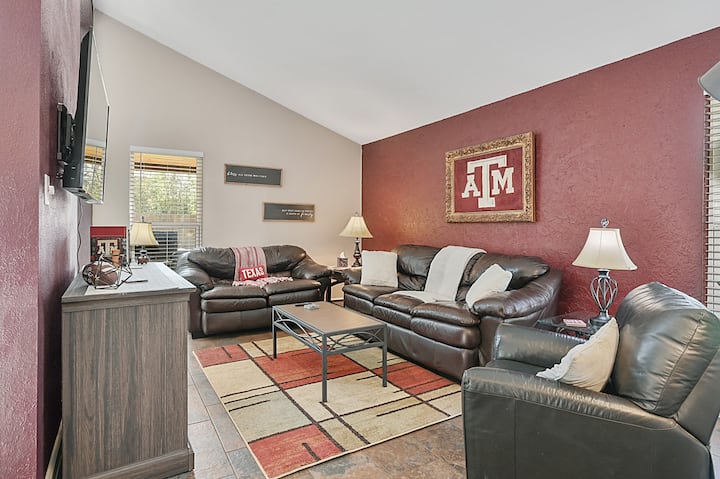Aggie Fan Cave - Minutes To Kyle Field+bigbackyard - Bryan, TX