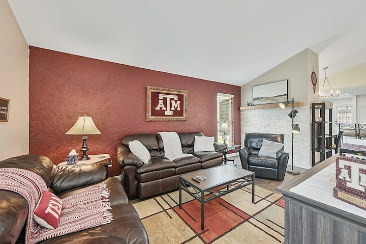 Aggie Fan Cave - Minutes To Kyle Field+bigbackyard - Bryan, TX