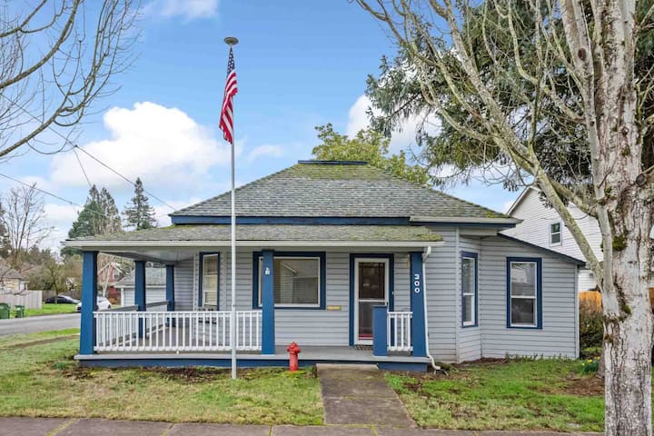 Marvelous Single Level Home In Central Newberg, - Newberg, OR