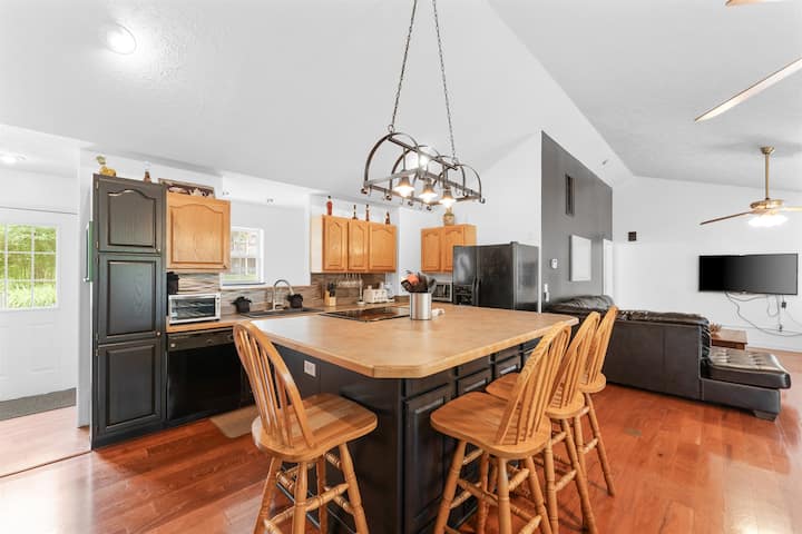 Lakefront 5br Cabin W/ Pool + Swim & Boat Dock - Kimberling City, MO