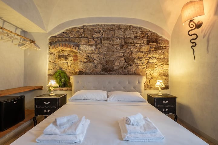 Dimoras Elegant Stone Room – City Center - Golfo Aranci