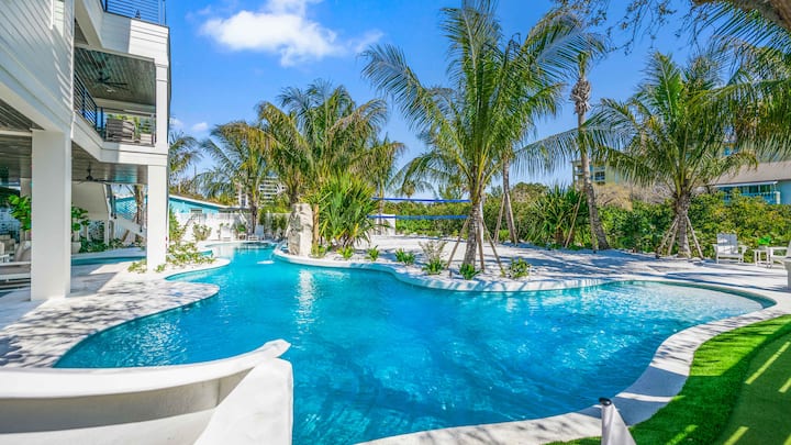 Lagoon Pool/slide/spa - Beach Volleyball/ping Pong - Siesta Key, FL