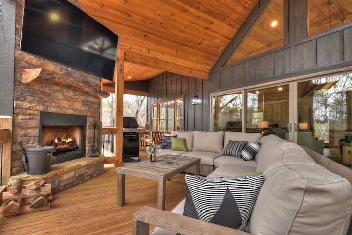 A Great Escape, Exterior Fireplace, Hot Tub - Ellijay
