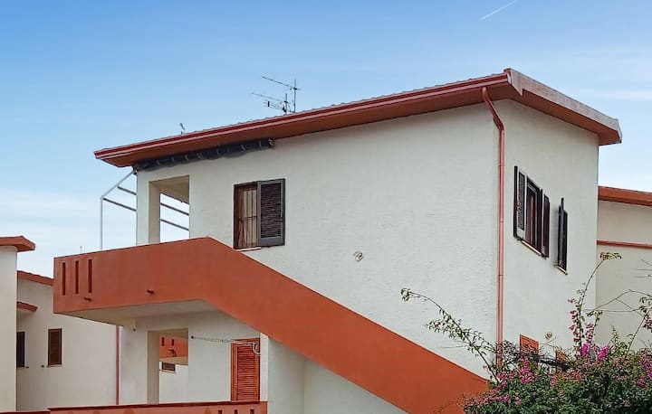 Stunning Apartment In Sangineto - Bonifati