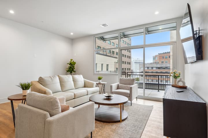 Elite 4bd W Private Patio, Walk To French Quarter - New Orleans, LA