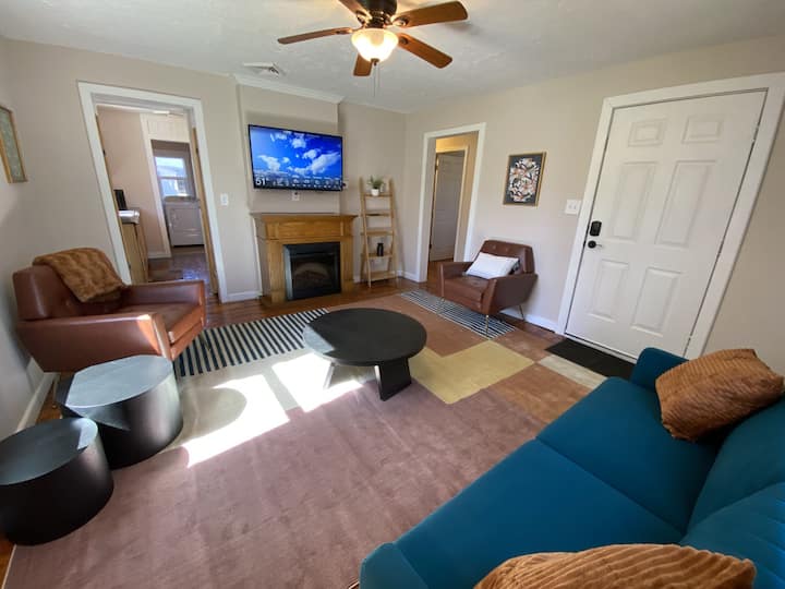 Cozy Renovated Bungalow — Walk Downtown! - White Sulphur Springs, WV
