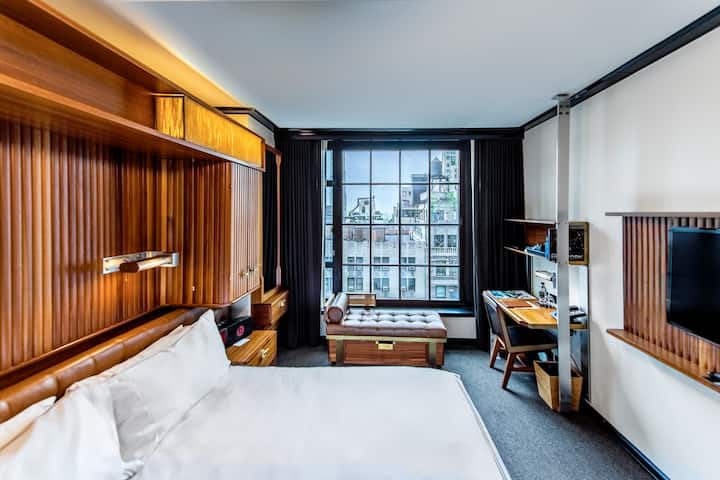 Steps To Central Park | Rooftop Bar + Pet Friendly - Manhattan, NY