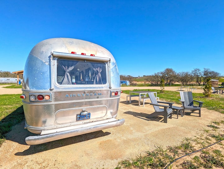 Mick Jagger Glamping Trailer On Vinyl Vineyards - Paso Robles, CA