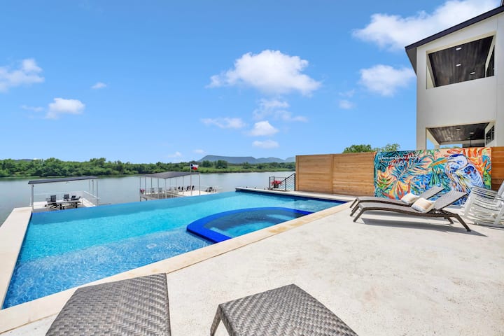 Wave On Wave Haus | Concierge Services - Texas