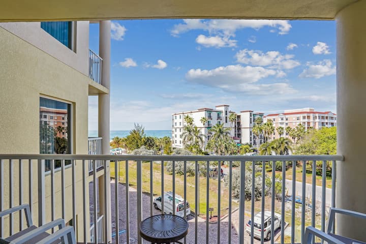 Sunset Vistas 404n-beachfront Condo-pool+hot Tub - Treasure Island, FL