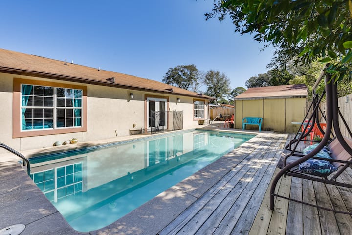 Pet-friendly Fort Walton Beach Home: 4 Mi To Ocean - Fort Walton Beach, FL