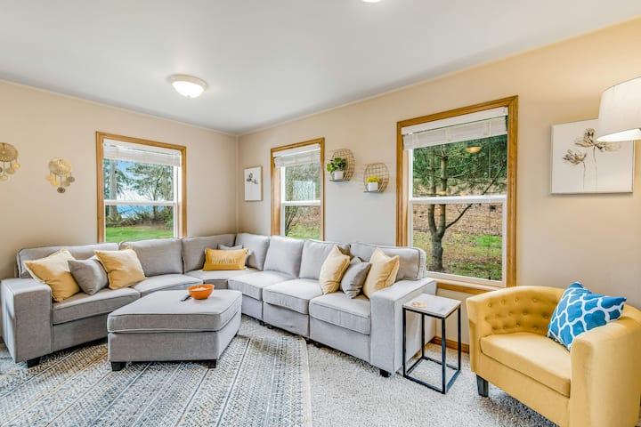 Stunning Waterfront 3br With Firepit & Woodstove - Langley, WA