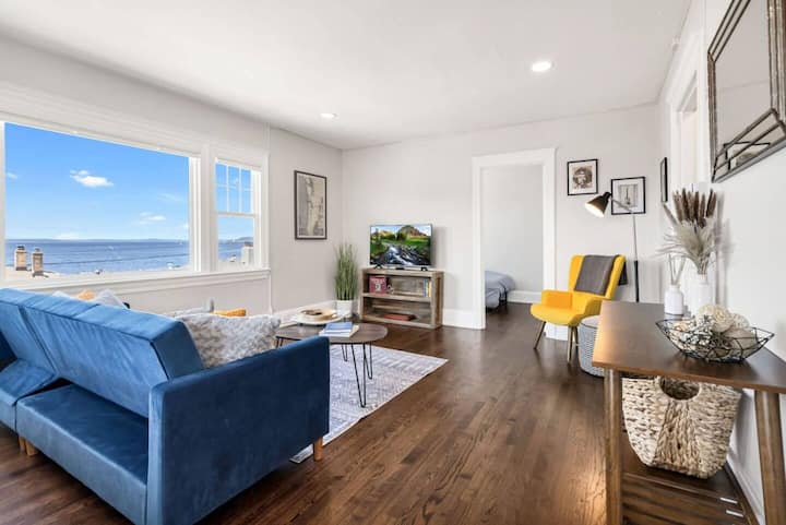 View-tiful Alki Beach Apartment - Delridge - Seattle