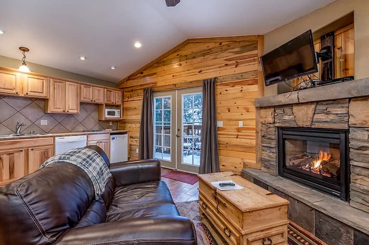 Riverfront Cottage @ Stonebrook - Adults Only - Estes Park, CO