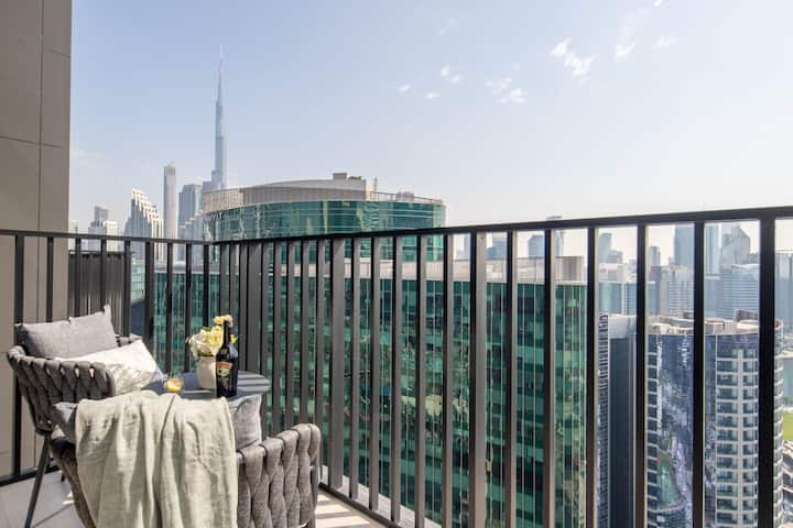 Upscale 1br W/ Partial Burj Khalifa Views! - Dubai