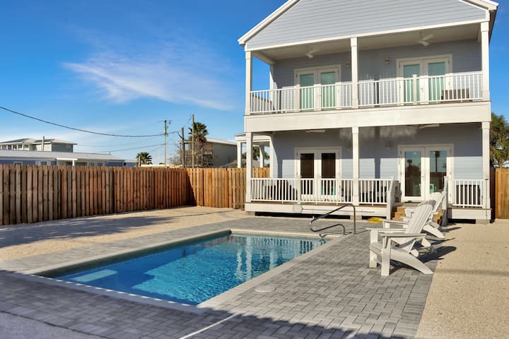 Casa Linda: Beachview Retreat W/ Private Pool - Mexico Beach, FL