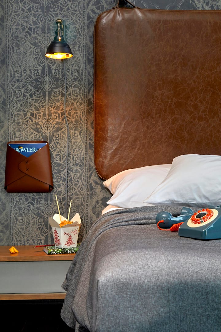 Chic Rooms Downtown Across From Us Bank Stadium - Minneapolis, MN