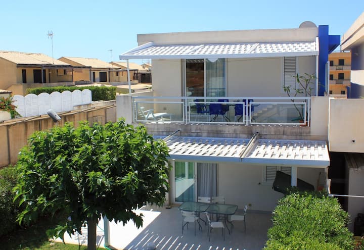 Zefiro, Holiday Home 100 Mt From The Sea - Marina di Ragusa