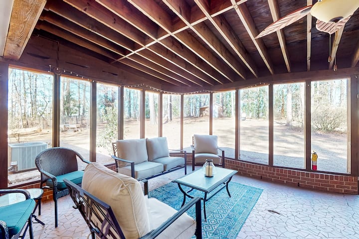 3br Dog-friendly Charmer W/ Game Tables, Sunroom - Macon, GA