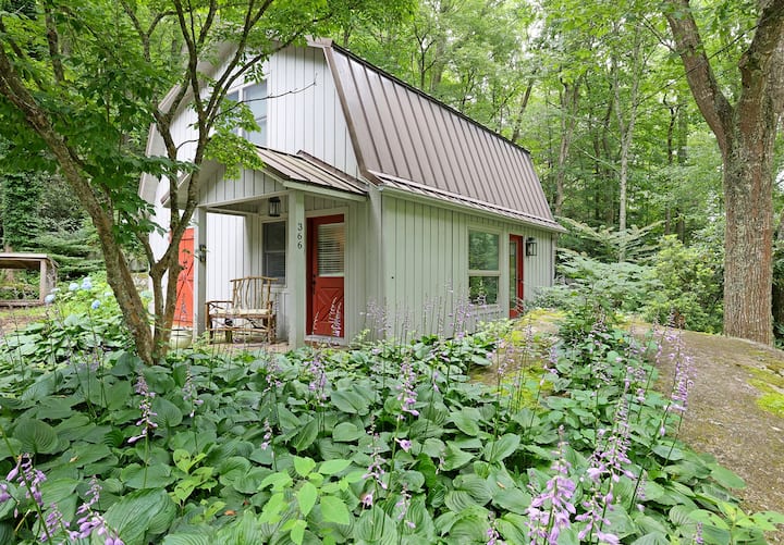 Cozy Crab Orchard Guesthouse Sleeps 6, Near Hiking - Valle Crucis, NC