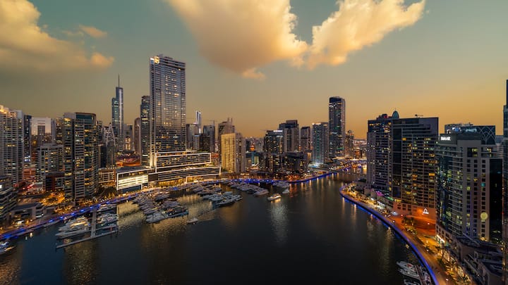 Top-floor Luxury 2br With Stunning Marina View - 