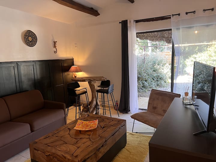 Suite Vue Sur Piscine Et Jardin - Cavaillon