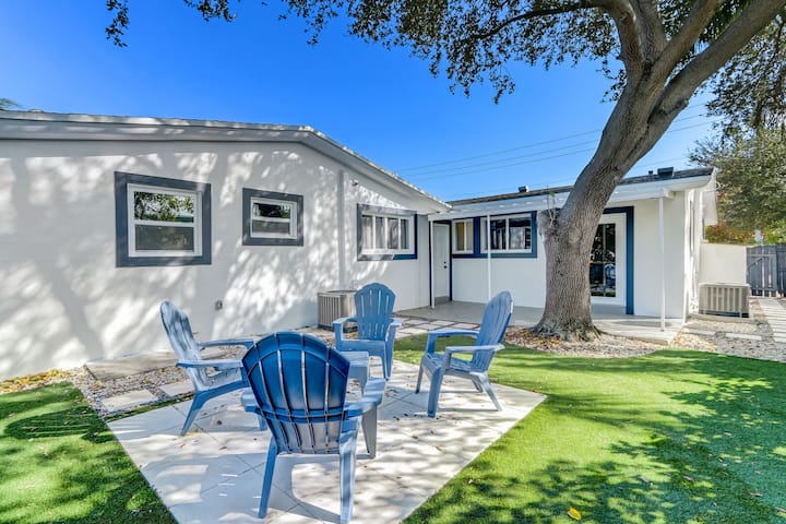 Lakeside Dream: Trendy Design & Near Beach - Aventura, FL