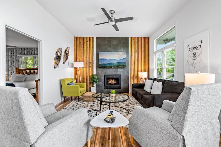 Dog-friendly | 2 Queen Suites | Mtn View - Gatlinburg