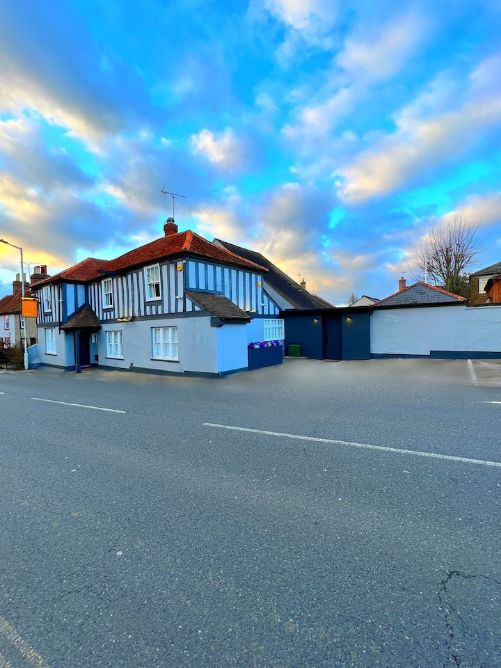 Stylish 5* Group Getaway | Hot Tub | Bar | Karaoke - Chelmsford