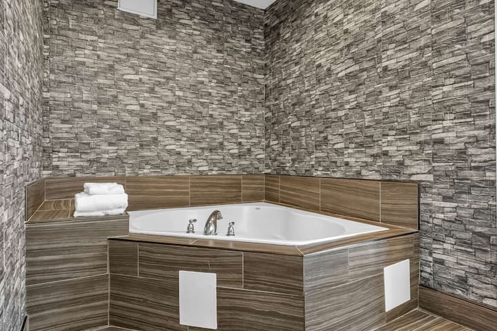 Few Minutes From Southwood Park! Free Parking! - Vacaville, CA