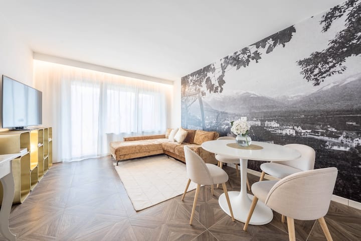 Goldfinger Individual Apartment - Lana, İtalya