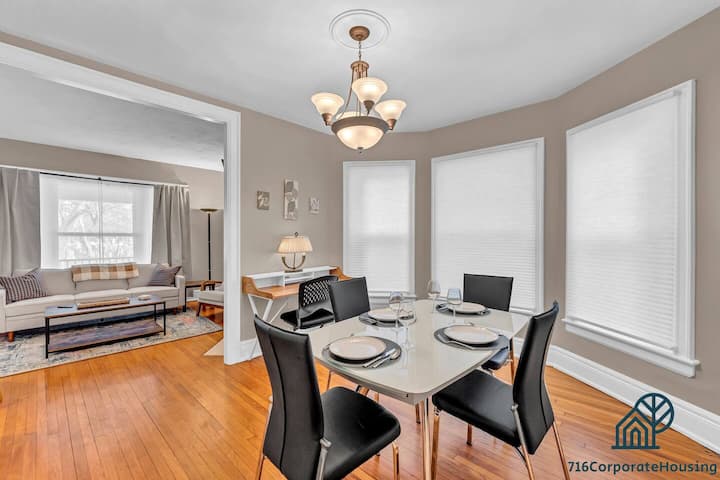 Forest Lawn 3 Bedroom + Garage - Buffalo, NY