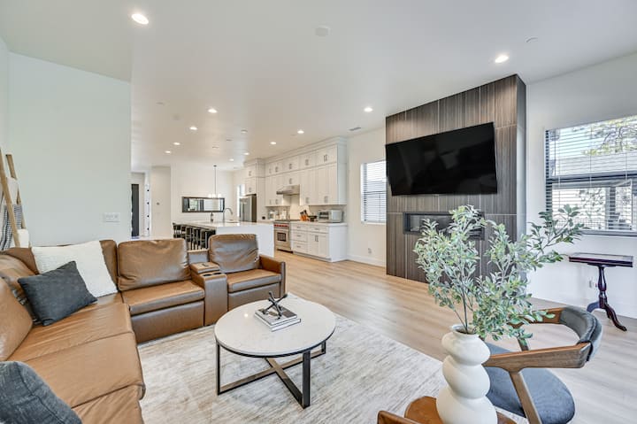 Flagstaff Group Getaway W/ Game Room & Deck - Flagstaff, AZ