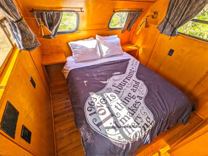Johnny Cash Glamping Trailer On Vinyl Vineyards - Paso Robles, CA