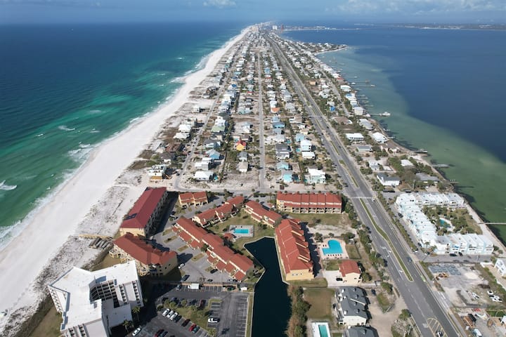 Incredible Huge Townhome With Pool And Steps To Gu - Pensacola Beach, FL