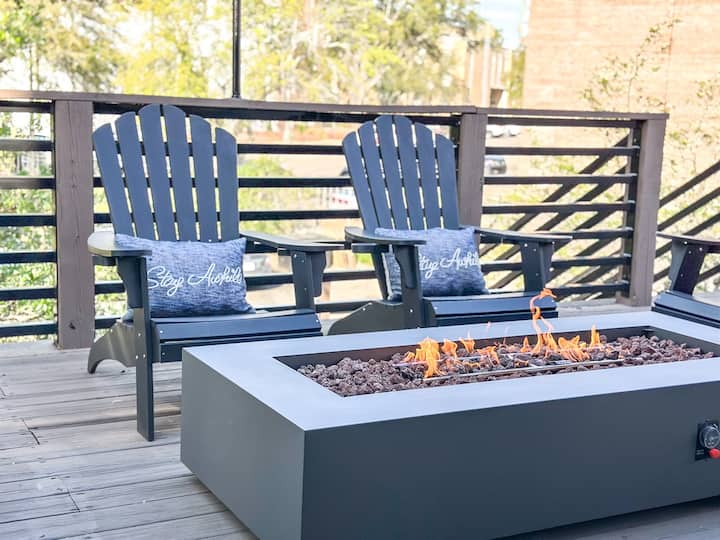 Artistic Loft W/ Fire Pit & Balcony - Laurel, MS