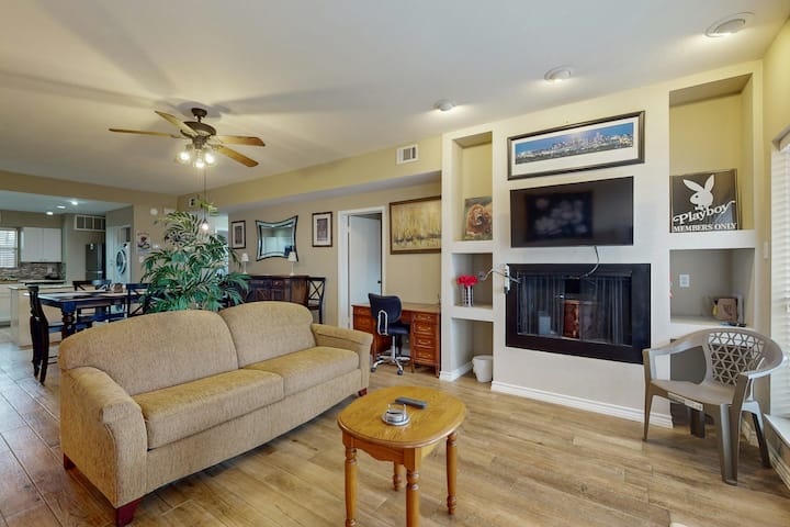 2br Waterfront With On-site Pool & Water View - Seabrook, TX