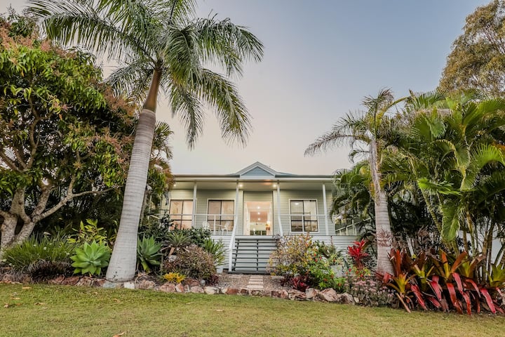 Agnes Bliss: Luxe 4-bdr Beach House Retreat - Agnes Water