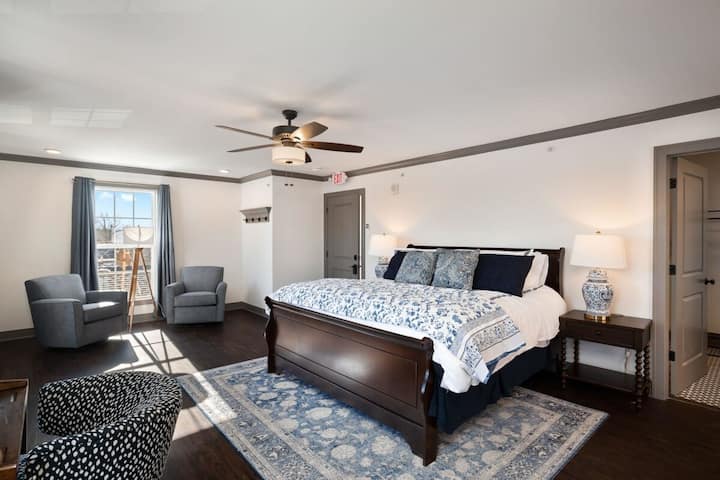 King Studio On Main|parkville|cozy&relaxing - Weatherby Lake, MO