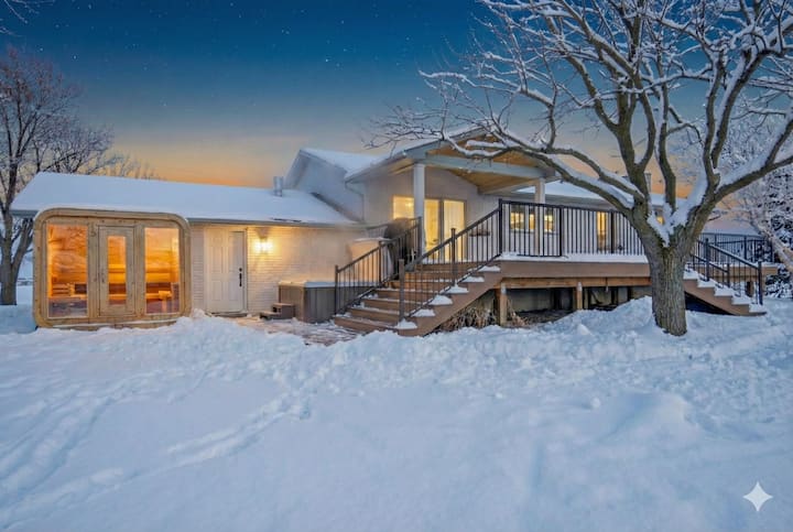 Vineyard Sunset House | Views | Hot Tub | Sauna - St. Catharines