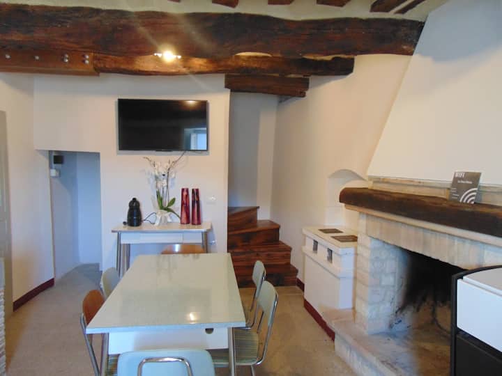 Se051 - Palazzo D'arcevia, Renovated Apartment - Pergola