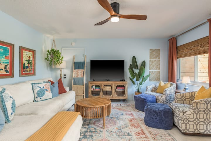 Tropical Oasis With Hot Tub In Treasure Island - Treasure Island, FL