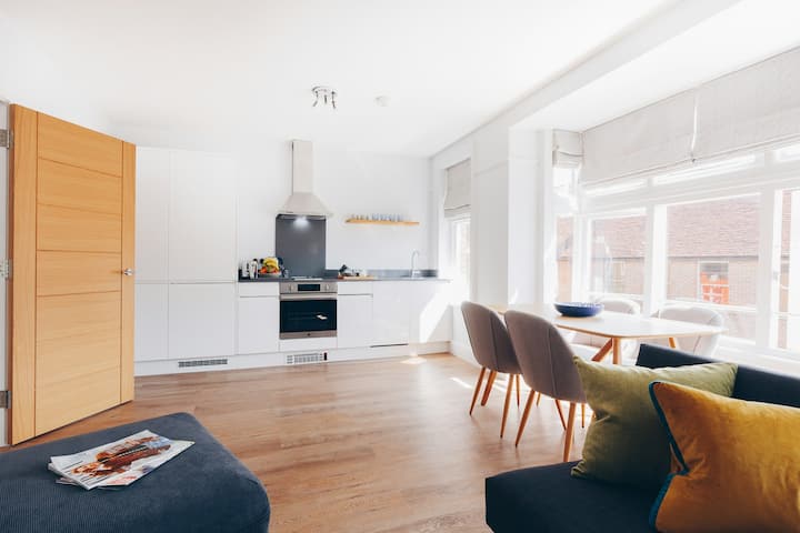 One Bedroom Apartment With Private Terrace - Chichester
