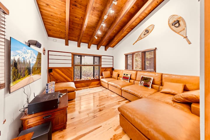 Sunlit Incline Retreat | Hot Tub & Large Deck - 인크라인 빌리지
