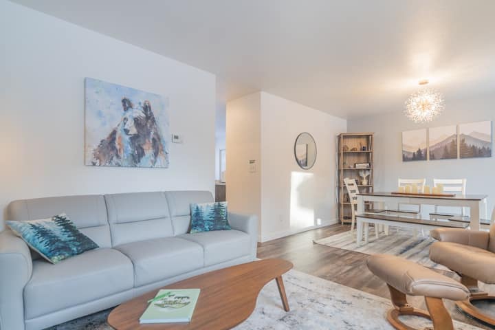 The Urban Townhome Estates I Two-story I 6 Guests - Fairbanks, AK