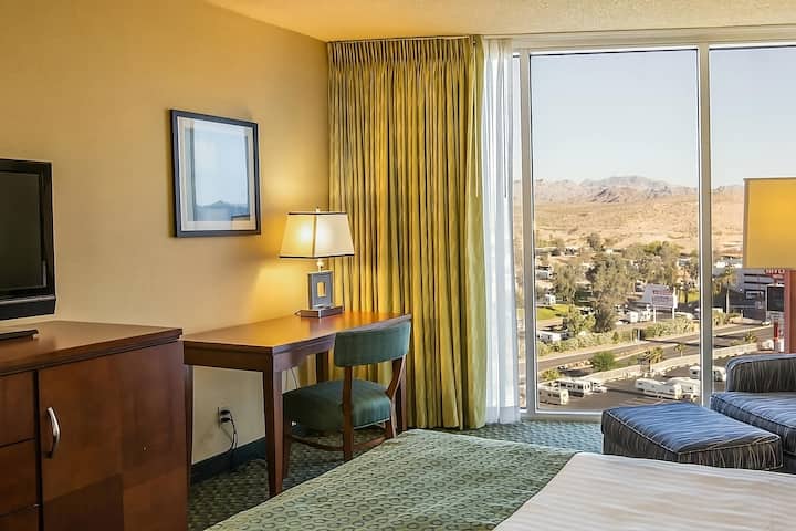 3 Luxury Room 2 Queens At Aquarius Casino Resort! - Bullhead City, AZ