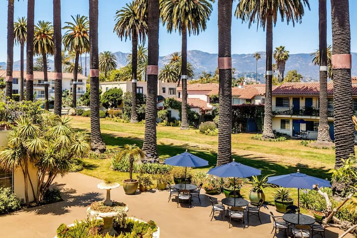 Beachfront!  2 Family-friendly Units! Pool! - Santa Barbara, CA