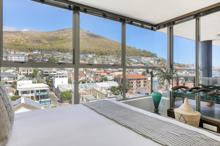 Designer Top Floor Hideaway Sea Point Views - Camps Bay