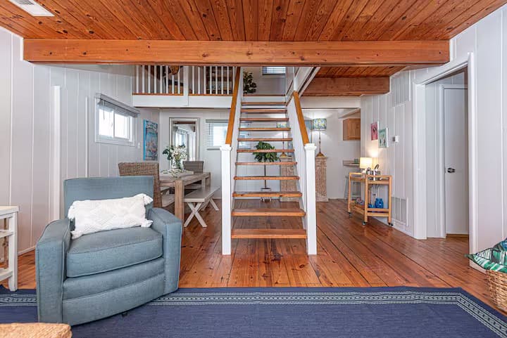 Pet Friendly Boardwalk Beach House Bikes Grill - Ocean City, MD