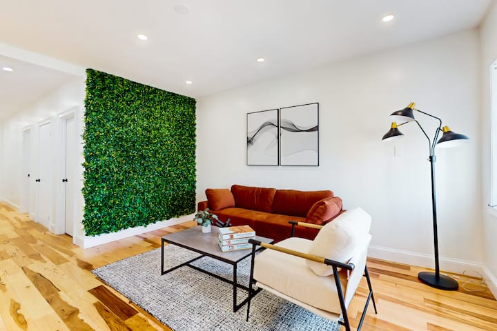 4br Perfectly Located Home With Smart Tvs, W/d, Ac - Boston Logan Airport (BOS)